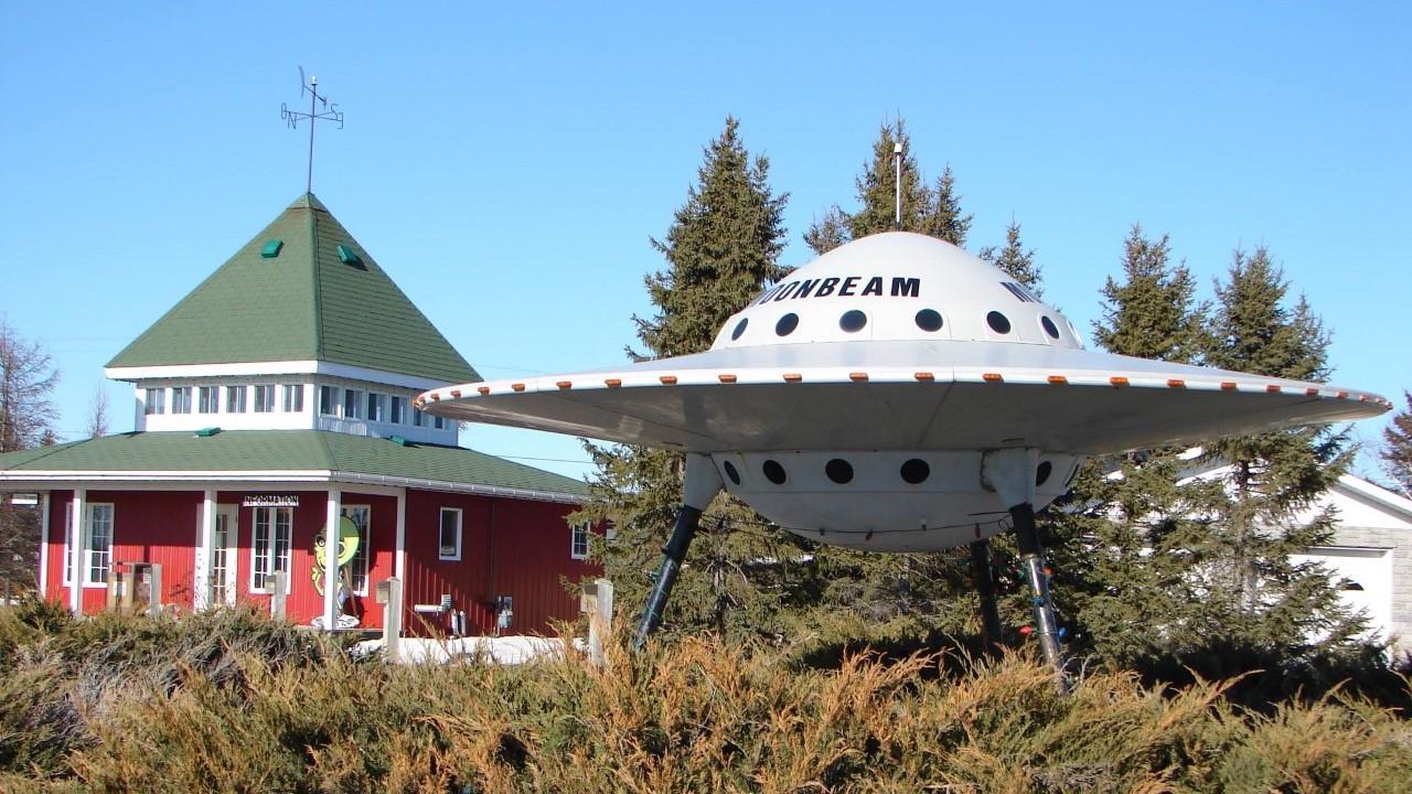 Roadside-attraction showdown: Moonbeam’s Flying Saucer | TVO Today